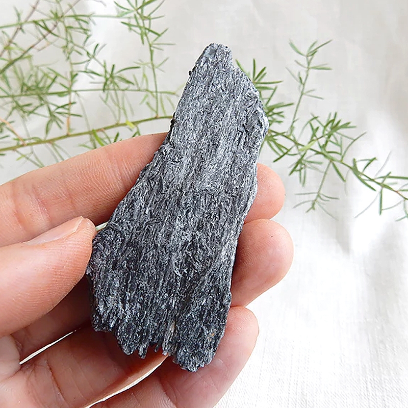 【2075水晶礦石】巴西黑色藍晶石-14-0407 | 蝦皮購物