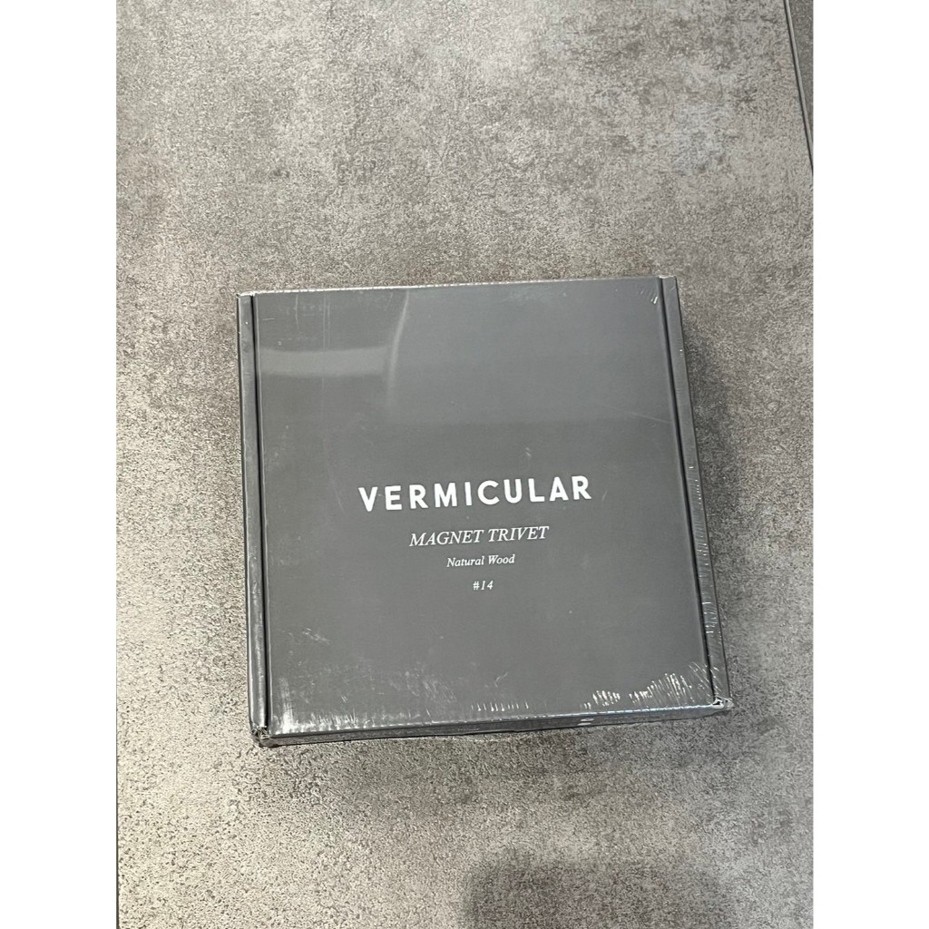 【福利品】小V鍋 VERMICULAR 日本琺瑯鑄鐵鍋 14公分 雪白色 (箱損+開封過) - 全新品未使用 | 蝦皮購物