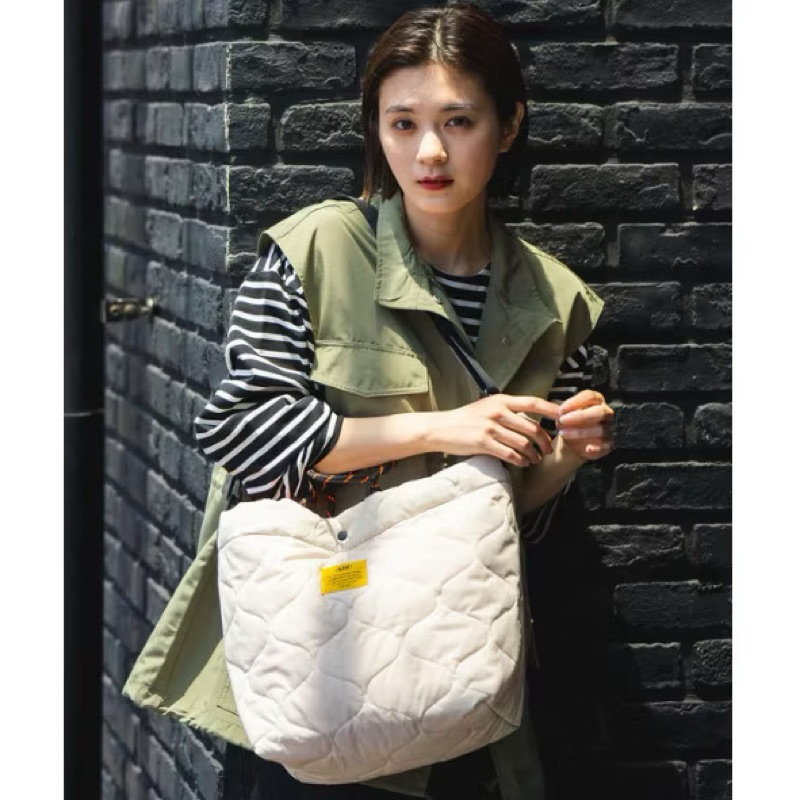 全新 吊牌未拆 日牌Kiu 2way衍縫防潑水側背包 大款 灰色 送品牌杯套 | 蝦皮購物