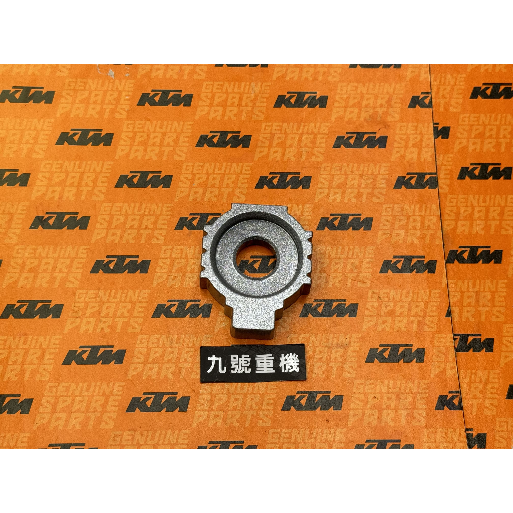 九號重機 KTM DUKE ADV RC Husqvarna 90110084000 鍊條調節器 右側 原廠 零件 現貨 | 蝦皮購物