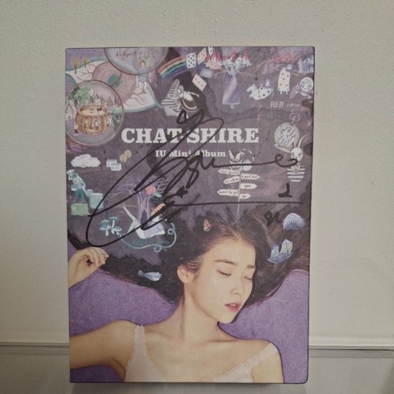 IU 第四張迷你專輯：CHAT-SHIRE 親簽專輯 可議價！ | 蝦皮購物