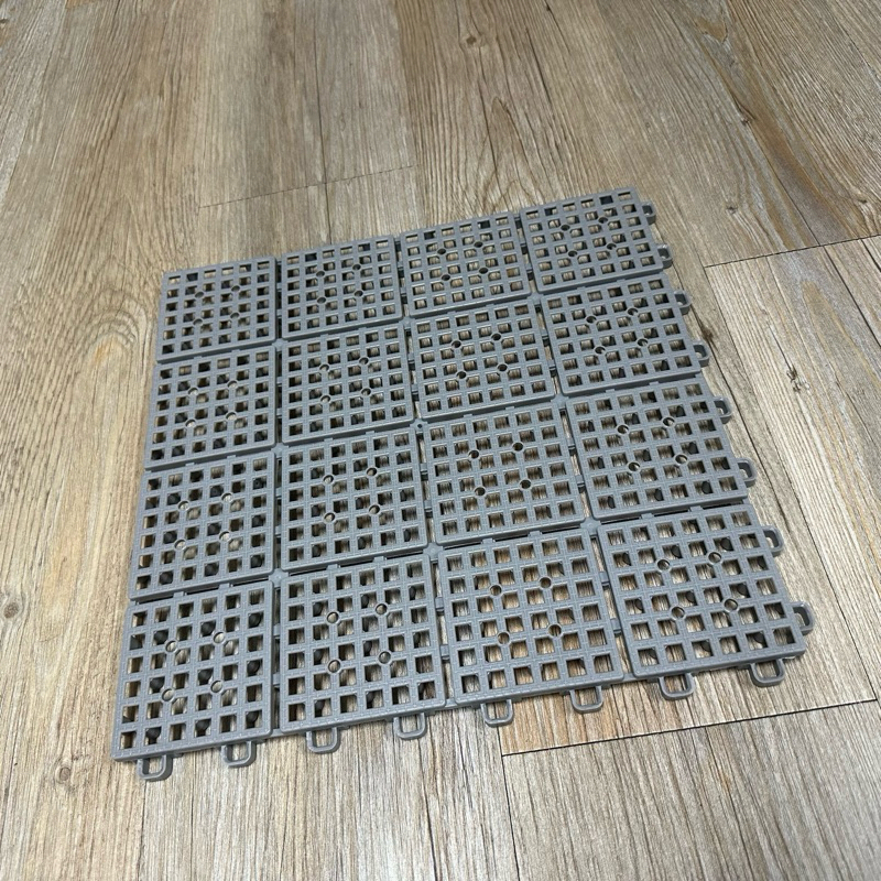 大興塑膠行 EZMAT TM 組合式止滑墊 浴室止滑墊 排水墊 防滑墊 排水板 止滑板 浴室防滑墊 | 蝦皮購物