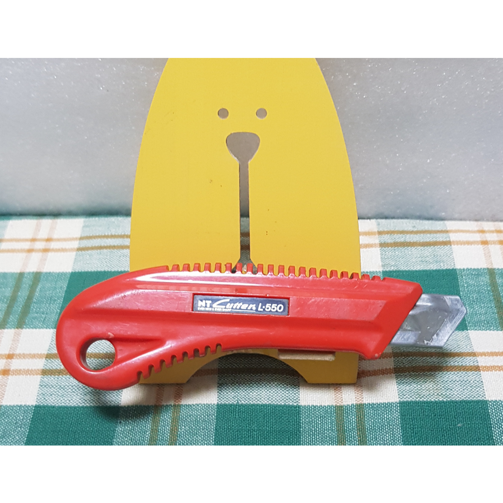 NT 日本製 美工刀 L型 CUTTER L-550手工藝小刀 切斷刀 紅色(不附刀片) 外觀尺寸：16x4.5cm | 蝦皮購物