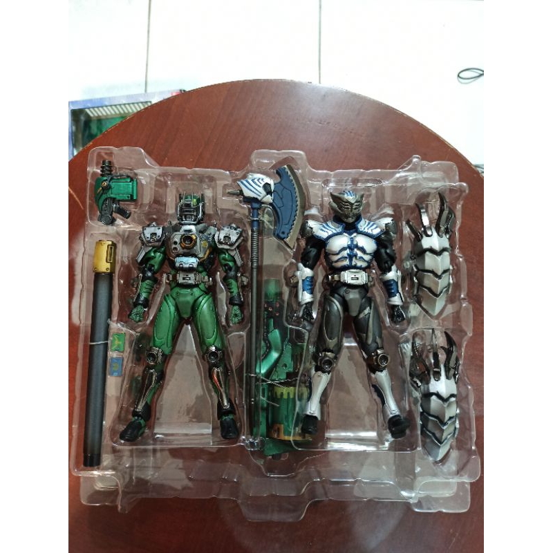 已開拍照無缺SIC 27 假面騎士 龍騎 ZOLDA TIGER 鐵兵 白虎，大部分配件未使用過，年代物膝蓋已開始發軟 | 蝦皮購物