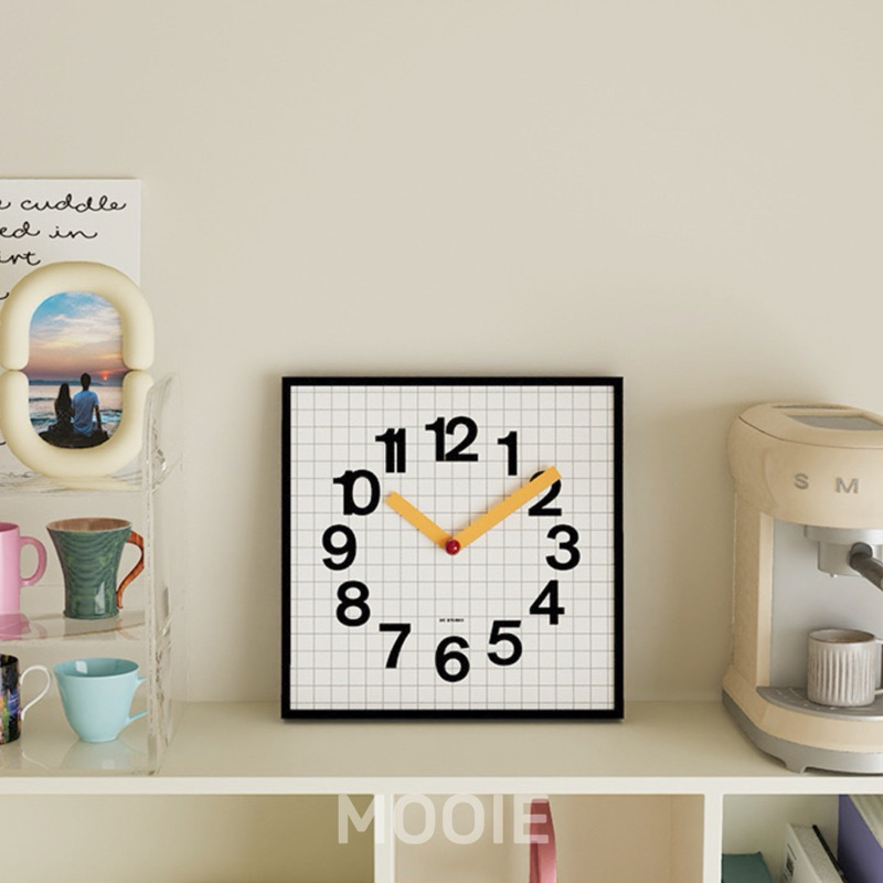 【MOOIE】現貨24H出貨 INS風小紅書客廳時鐘設計款藝術家用掛鐘 擺件鐘 | 蝦皮購物
