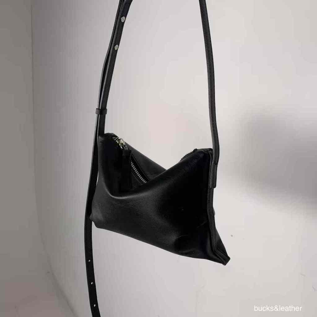 實拍🍓可斜背 迷你斜跨包｜韓國 bucks&leather ｜ 真皮 牛皮 單肩 斜背 手拎 手提包 多色系 | 蝦皮購物