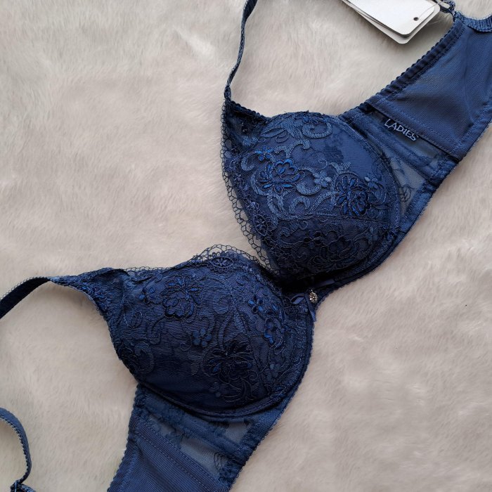 ＊JOLINNA~SHOP ＊蕾黛絲~華麗V真水~藍紫色真水上衣~70B~直購1690元~ | 蝦皮購物