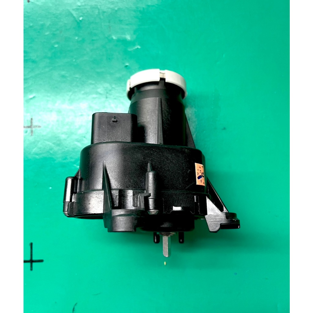 【Leo1108雙B零件專賣店】BENZ進氣歧管伺服馬達 M271/W204/W212(2711400004) | 蝦皮購物