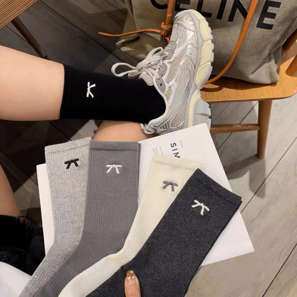 【太妮絲Z161】現貨 蝴蝶刺繡襪子 灰色 格雷系 刺繡 蝴蝶結 中筒襪 ins風 學生襪 襪子 | 蝦皮購物