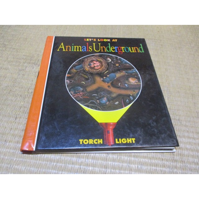 【三尺琴二手書】Let's Look at Animals Underground (Torchlight) | 蝦皮購物
