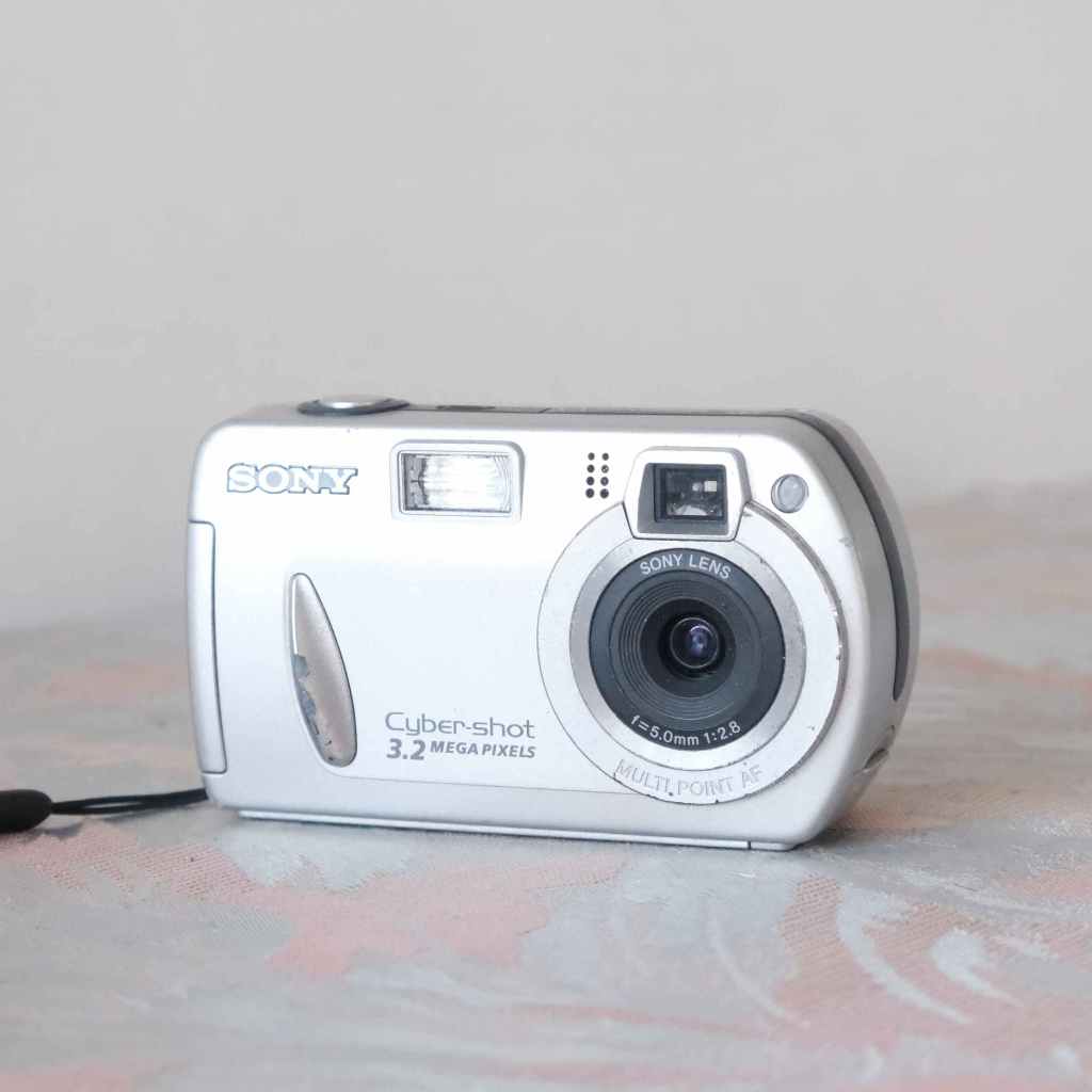 SONY Cyber-shot DSC P32 CCD 數位相機(低畫素 朦朧美) | 蝦皮購物