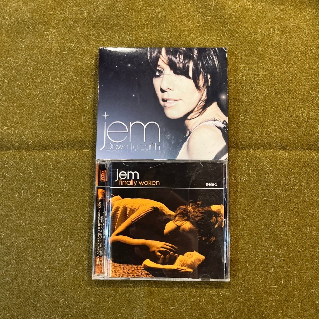珍 Jem 兩種分售｜夢醒時分 Finally Woken、就是我 DOWN TO EARTH｜【片況佳/有封面歌詞】 | 蝦皮購物