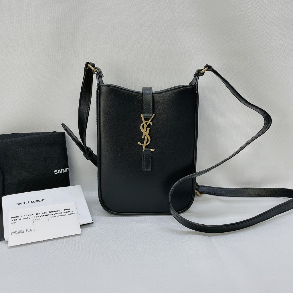 YSL LE 5A7小牛皮斜背手機包 | 蝦皮購物