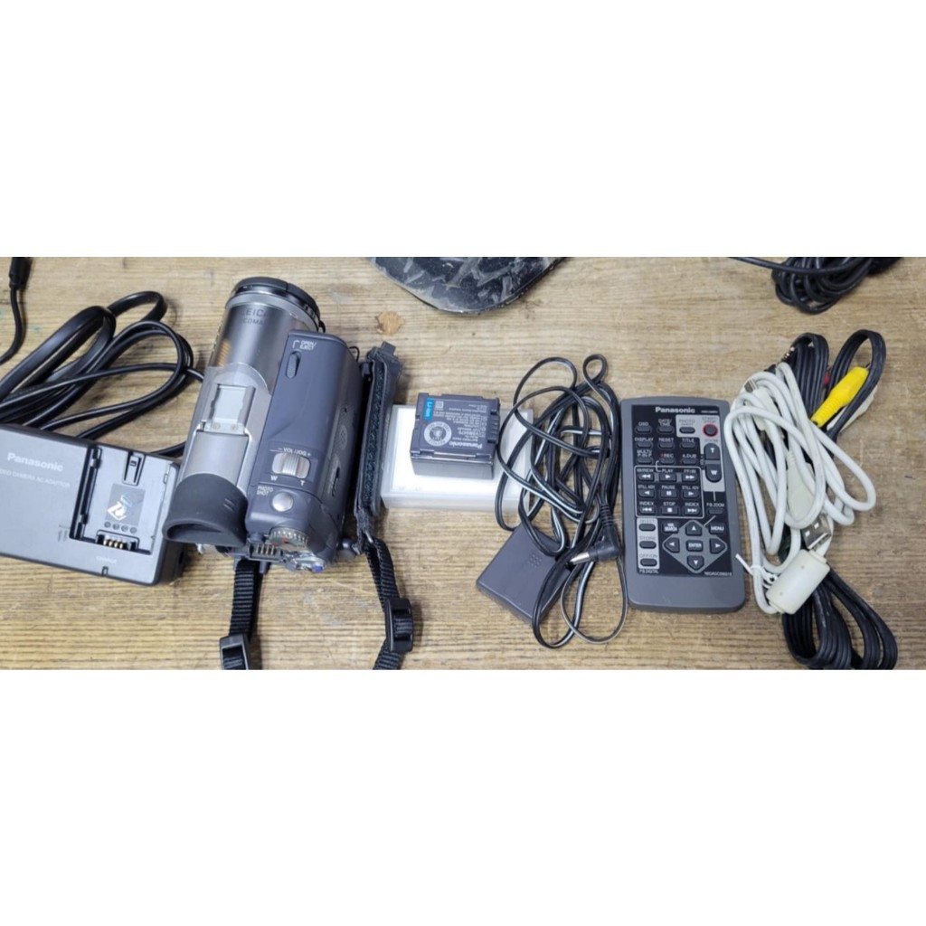 二手 攝影機 DV Panasonic國際牌PV-GS120數位攝錄放影機，外觀良好，配件齊全1950元 | 蝦皮購物