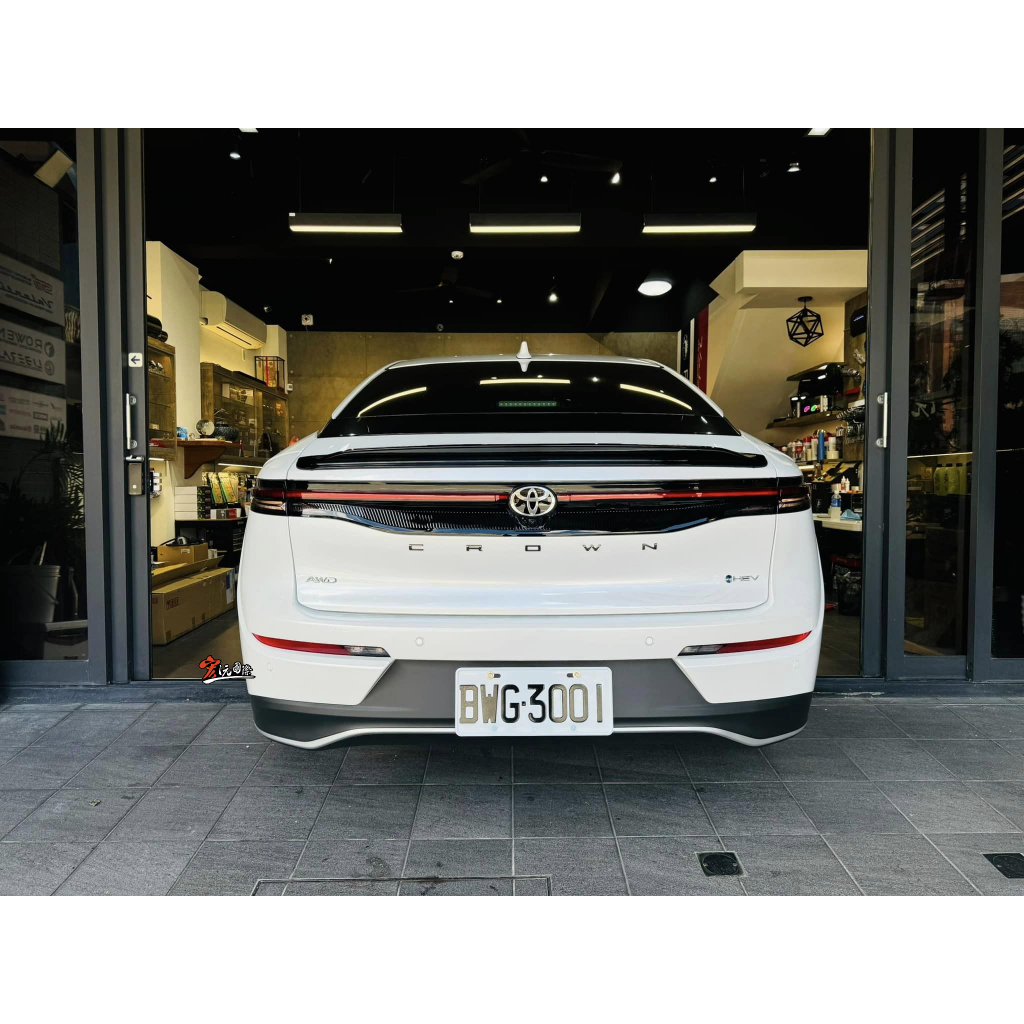 《宏沅國際》TOYOTA CROWN CROSSOVER 專用日本原裝 TRD 後上尾翼 | 蝦皮購物