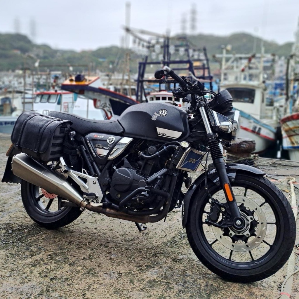 SYM sb300 大野狼 檔車專用復古包 德國富合樂斯 機車馬鞍包 側包 騎行包 收納大容量 堅挺有型 防潑水 附雨罩 | 蝦皮購物