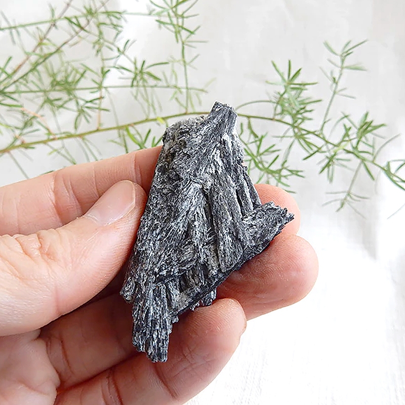 【2075水晶礦石】巴西黑色藍晶石-21-0407 | 蝦皮購物