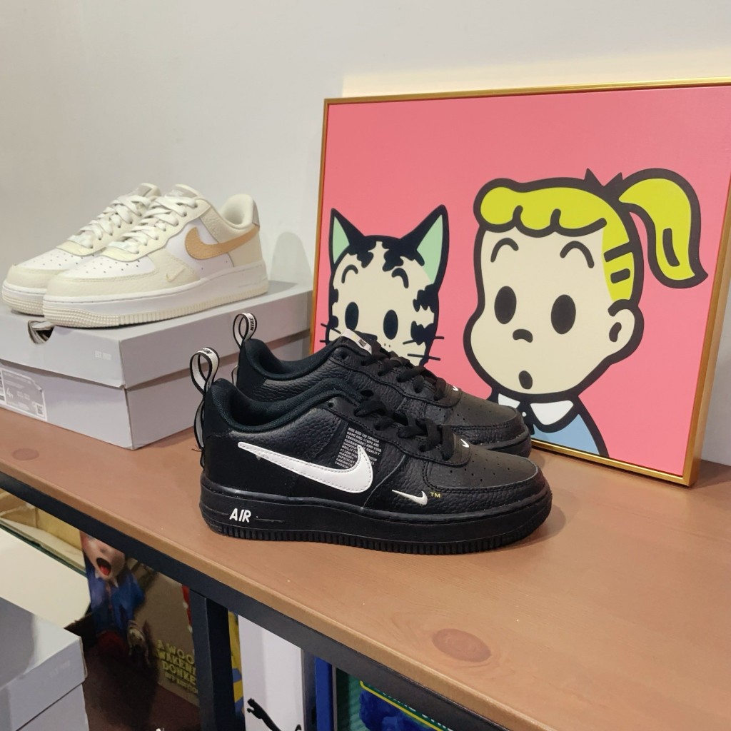 Sugar_tw - 現貨 Nike Air Force 1 歐洲限定 黑色 小勾 結構 串標 AR1708-001 | 蝦皮購物