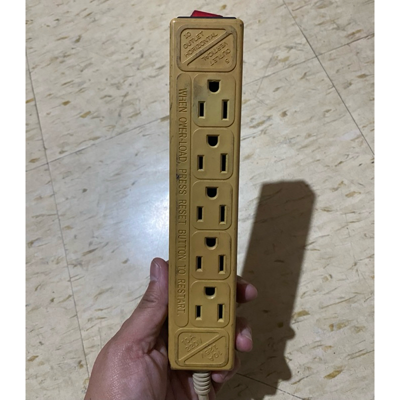 二手延長線 10孔排插 CL-808十孔延長線 電源延長線 1米八 台灣製 有安全開關 排插 延長線 | 蝦皮購物