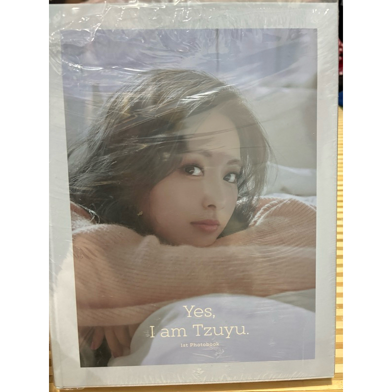 二手 含完整配置twice 周子瑜寫真書 Yes I Am Tzuyu Blue Ver 僅拆封9成新 蝦皮購物