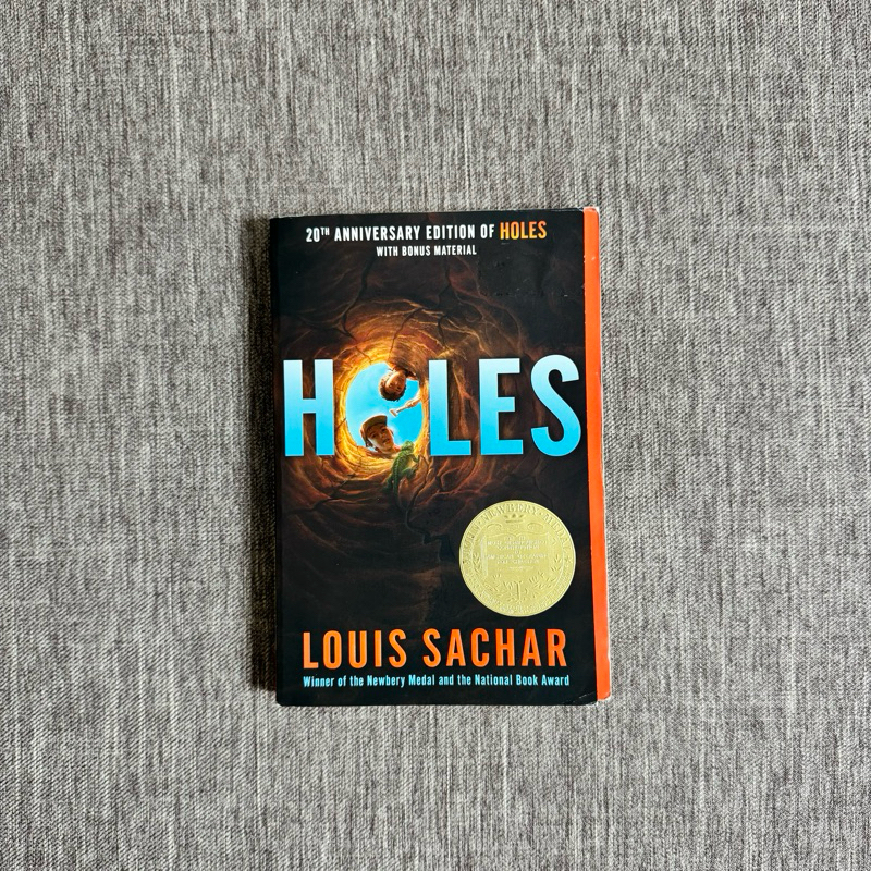 Holes by Louis Sachar | 蝦皮購物