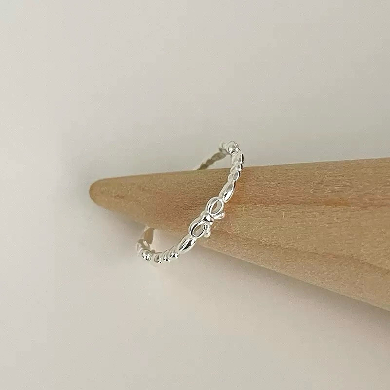 [現貨]S925銀·溫柔甜美mini蝴蝶結尾戒 R38 | 蝦皮購物