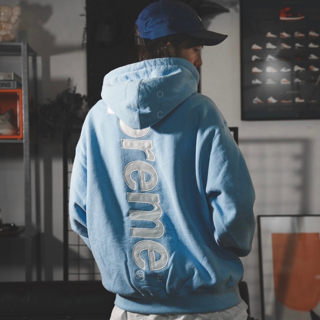 【Focus Store】預購 Supreme FW24 Week3 Satin Appliqué Hooded Sw | 蝦皮購物