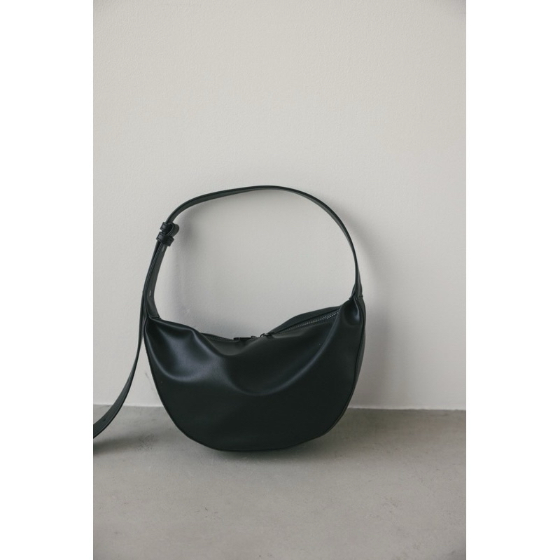 Stylemixer 斜背包 黑 皮革斜背單肩包 半月包 日牌 | 蝦皮購物