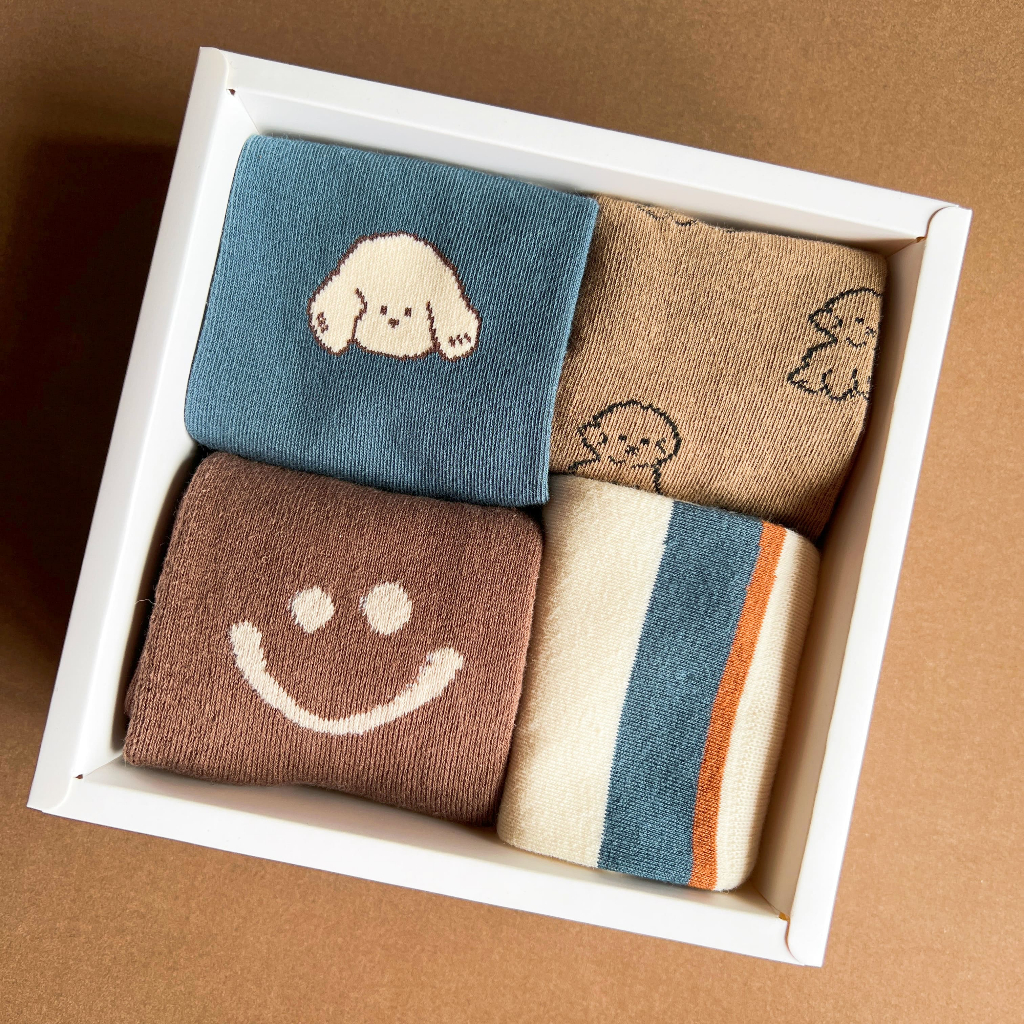 Qso找禮物 簡約狗狗 選品襪4雙組【GIFT0027】禮物 禮盒 送禮 選品 襪子 女襪 純棉 中筒襪 滿版 狗 笑臉 | 蝦皮購物