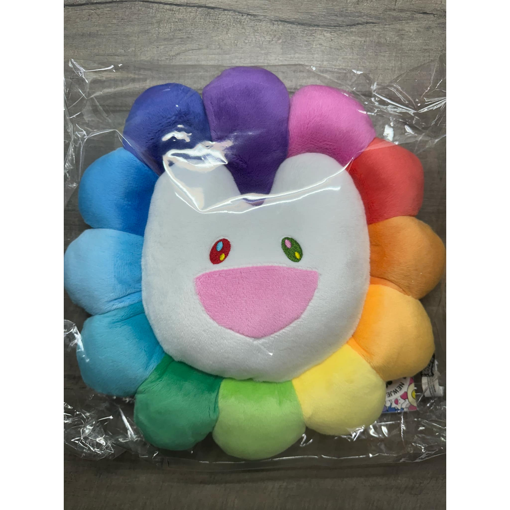 NewJeans x 村上隆MURAKAMI CUSHION Flower 30 cm 花花娃娃抱枕 NewJeans x 村上隆MURAKAMI CUSHION Flower 30 cm 花花娃娃抱枕