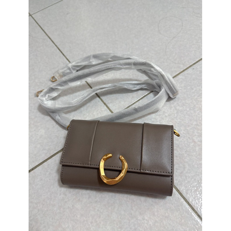 挑看選看｜二手區｜RM沐洛馬蹄中夾｜泥灰｜Robin｜May|斜背包｜女用包｜Woc包 | 蝦皮購物