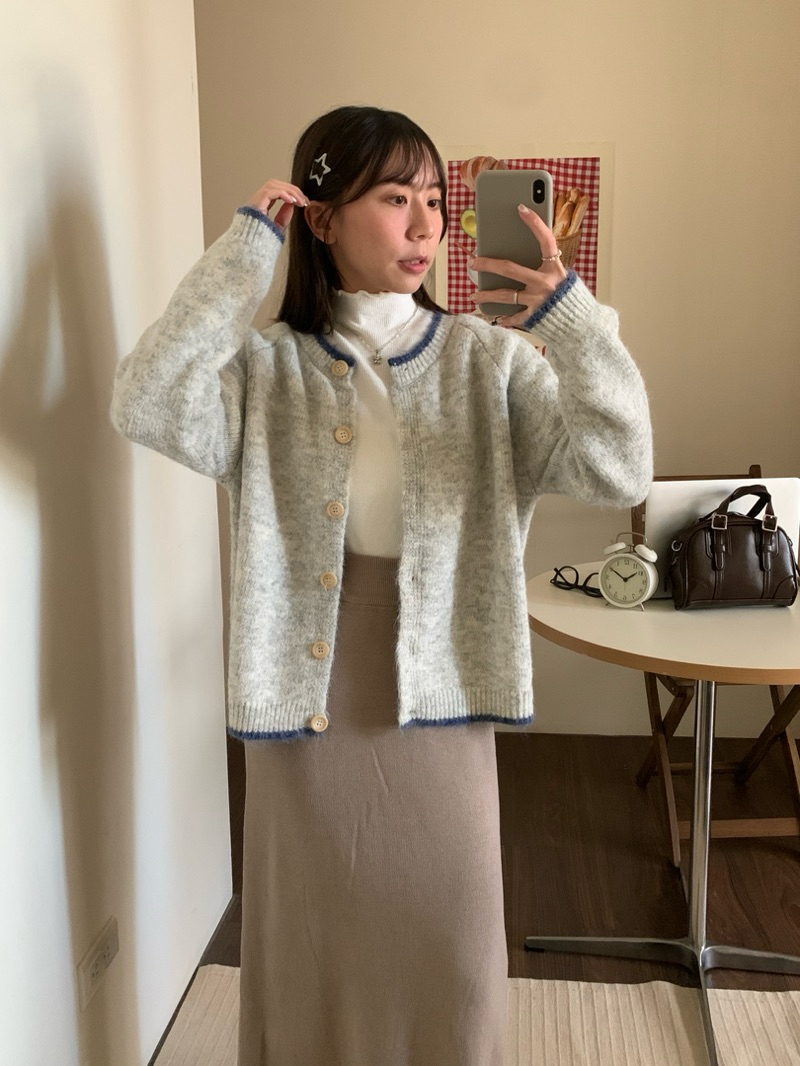 Mooyi-現貨｜撞色排釦上衣(2colors) | 蝦皮購物