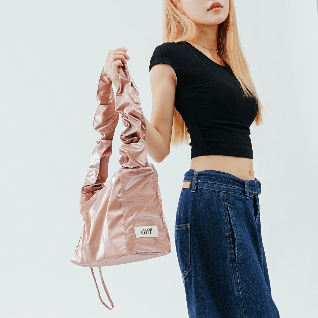 韓國Diff Crossbody Satin Bag輕旅行包/ 啞光緞面/ 斜背包/ 肩背包/ 托特包/ 金粉 eslite誠品 | 蝦皮購物