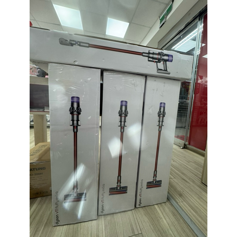 Dyson V11 SV15 Fluffy Extra 無線吸塵器 非福利品，原廠公司貨2年保 現貨免運費 | 蝦皮購物