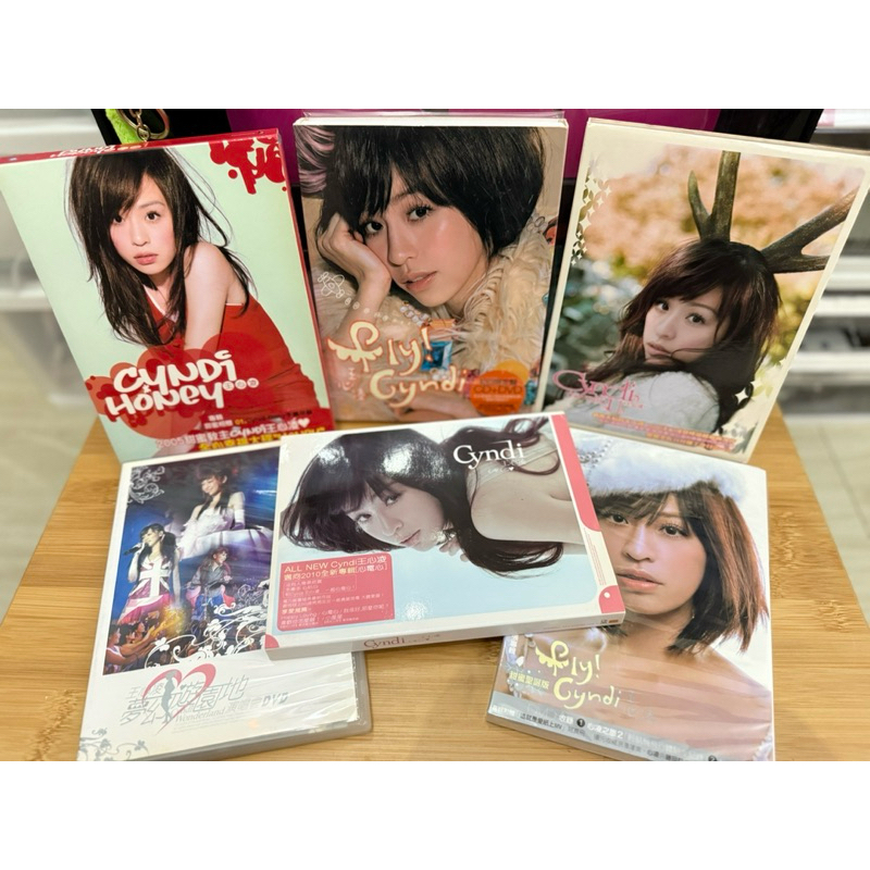王心凌 / 6張專輯合售 （Fly!Cyndi!、心電心、Honey、Cyndi With U、2004夢幻園地DVD) | 蝦皮購物