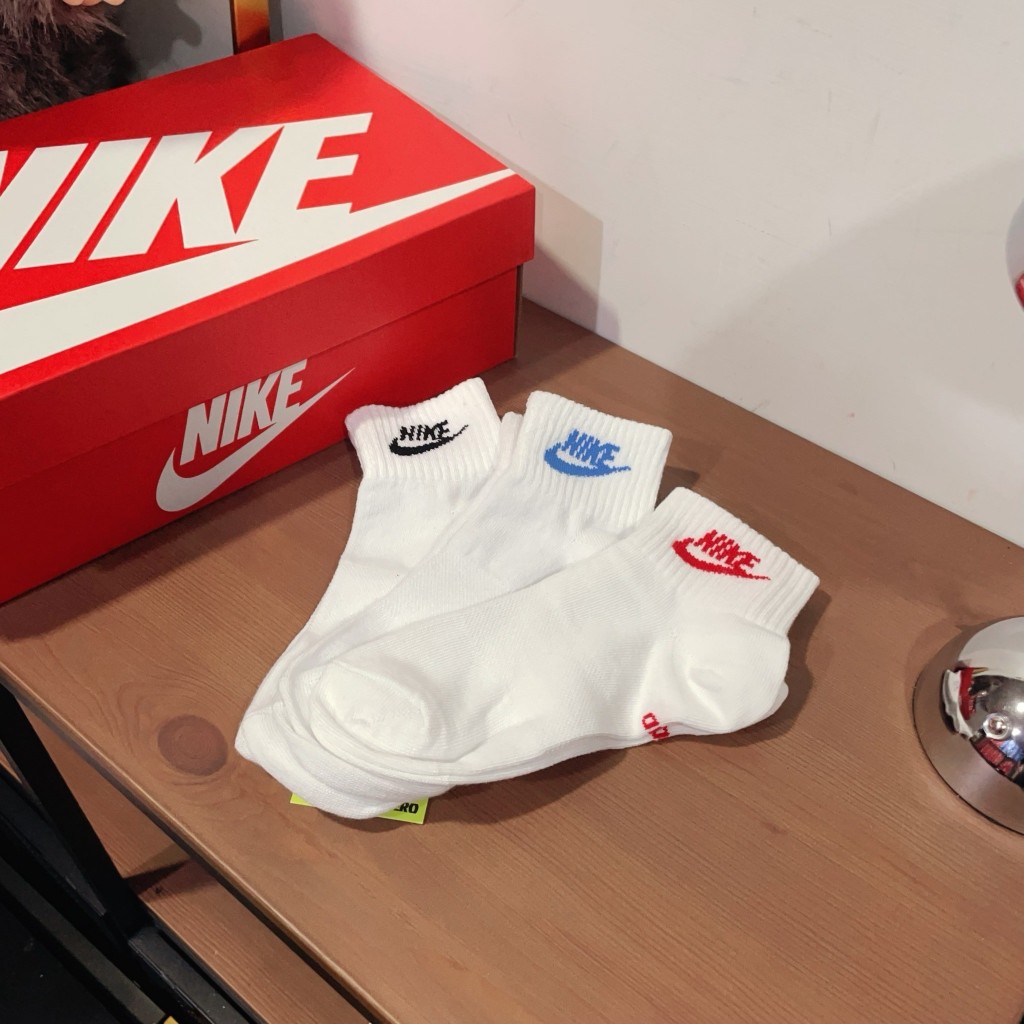 Sugar_tw - 現貨 Nike Socks 白色 紅黑藍 LOGO 勾勾 長襪 腳踝襪 襪子 DX5089-103 | 蝦皮購物