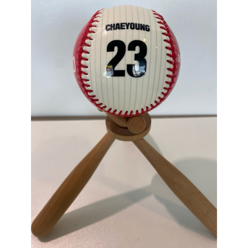 韓國女團-TWICE 彩瑛 2016年 STRIKEZON 3D高爾夫遊戲代言 背號紀念球（印刷簽名） | 蝦皮購物