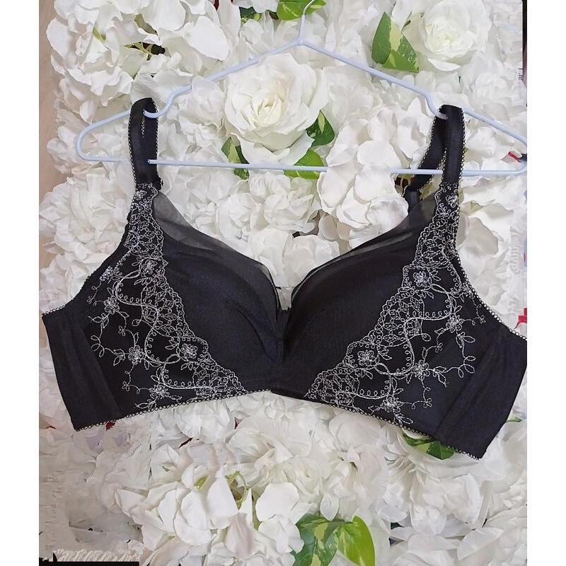【黛安芬轉售】11-1834月牙蓮花75C/75D/80C/80E/85C/85E包覆無鋼圈單內衣(04黑) | 蝦皮購物