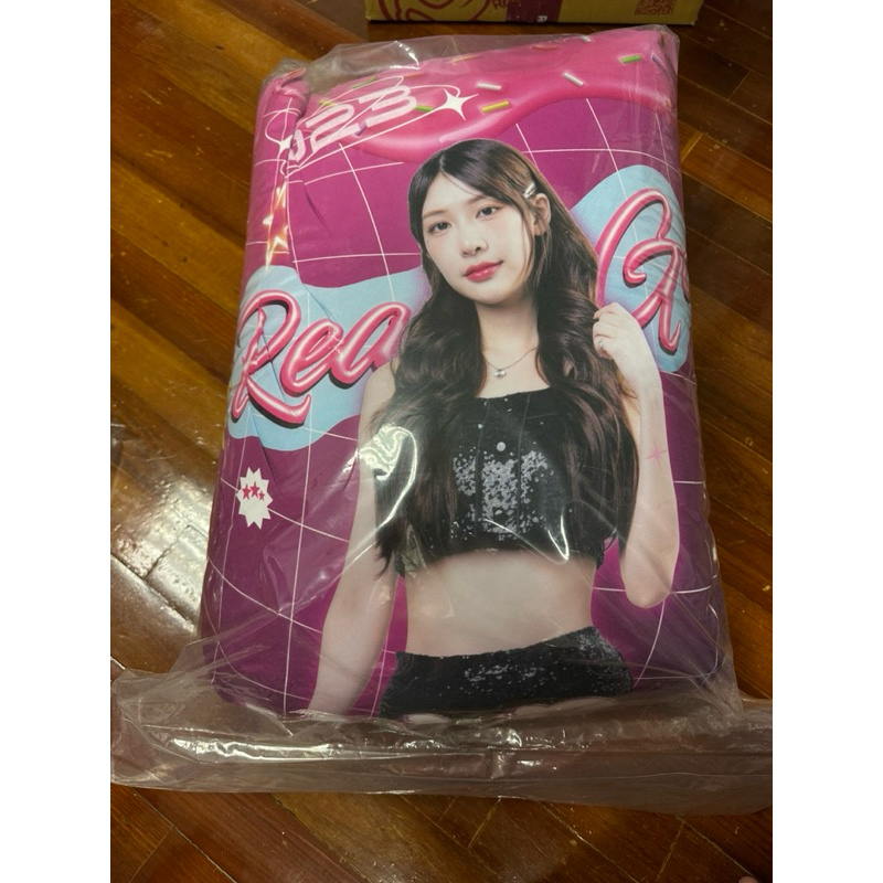 2023 Rakuten girls 辣酷甜趴 KIRA女孩長枕 大型抱枕 KIRA | 蝦皮購物