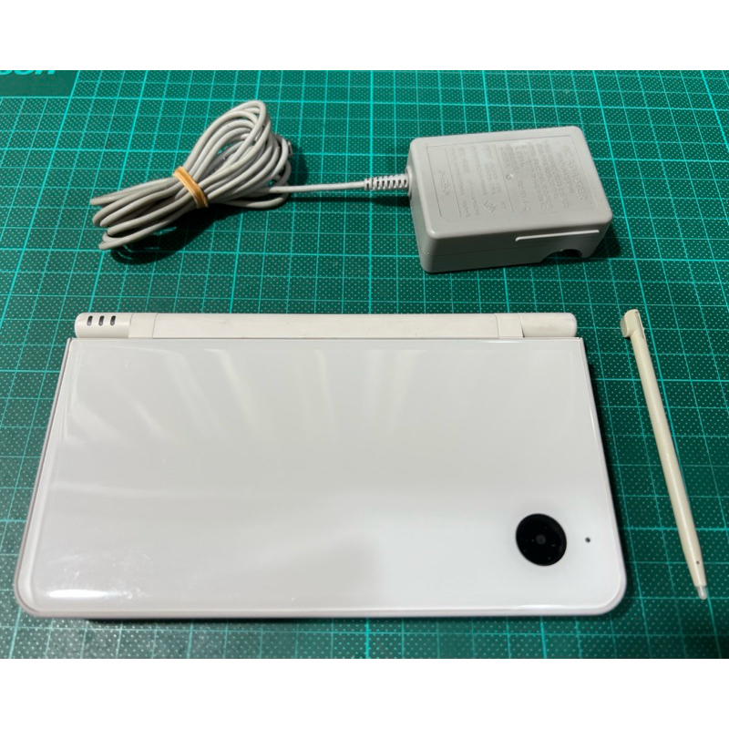 二手現貨 大螢幕 任天堂 NDSi LL 主機 日版 白色 下營幕有貼保貼 原廠觸控筆 原廠充電器 實機拍攝 如圖 | 蝦皮購物
