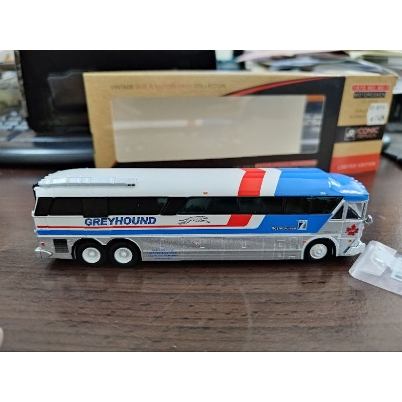 1:87 MCI MC7 加拿大灰狗巴士 GREYHOUND 車頂有通風管 特殊車型 ICONIC REPLICA | 蝦皮購物