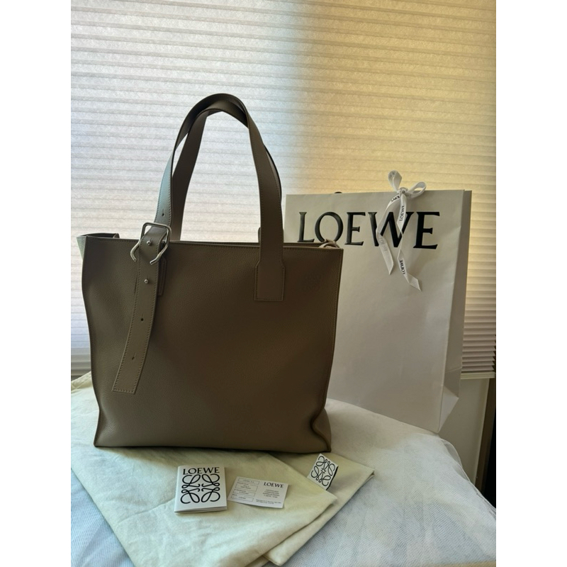 LOEWE (Buckle Zip tote) | 蝦皮購物