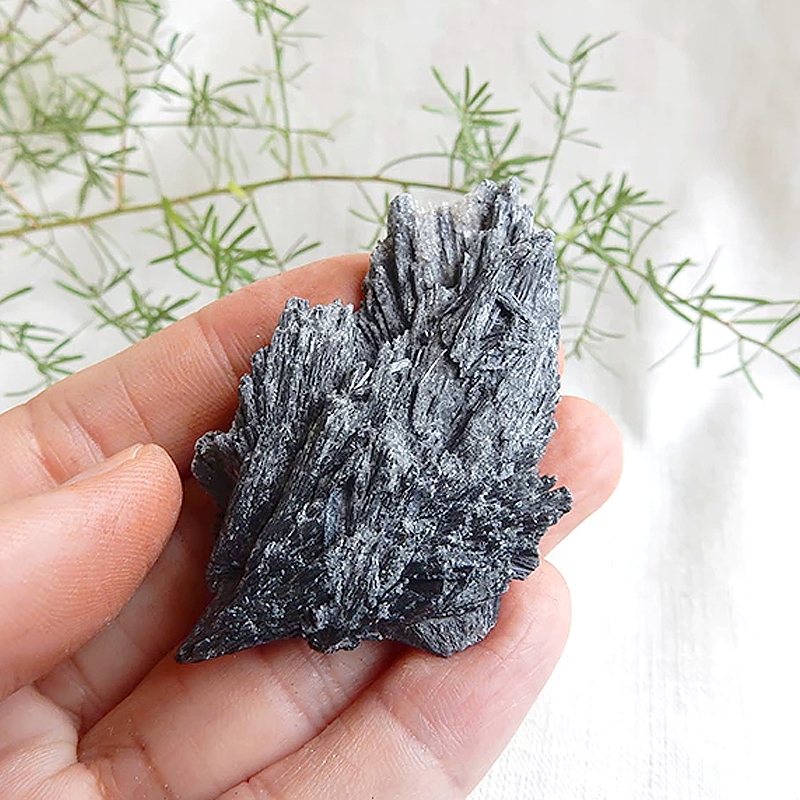 【2075水晶礦石】巴西黑色藍晶石-12-0407 | 蝦皮購物