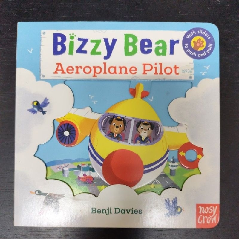 二手童書~英文繪本 Bizzy Bear / Aeroplane Pilot(互動式繪本 推拉書 操作書) | 蝦皮購物