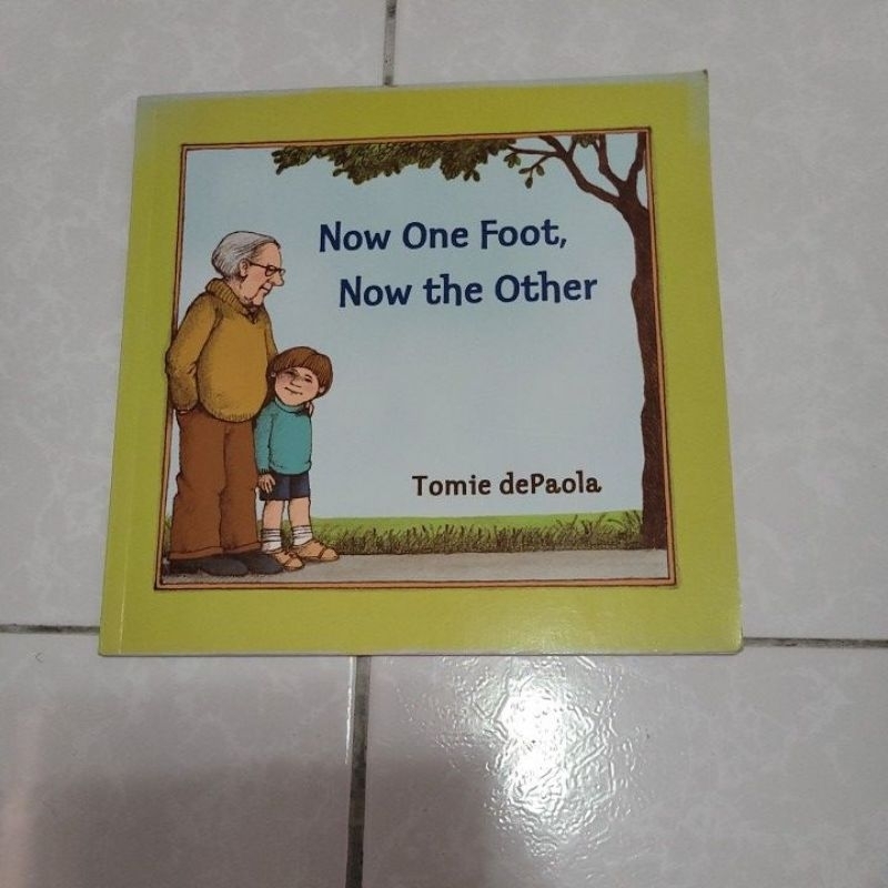 二手書 英文童書 英文繪本 英文讀本 Now One Foot, Now the Other | 蝦皮購物