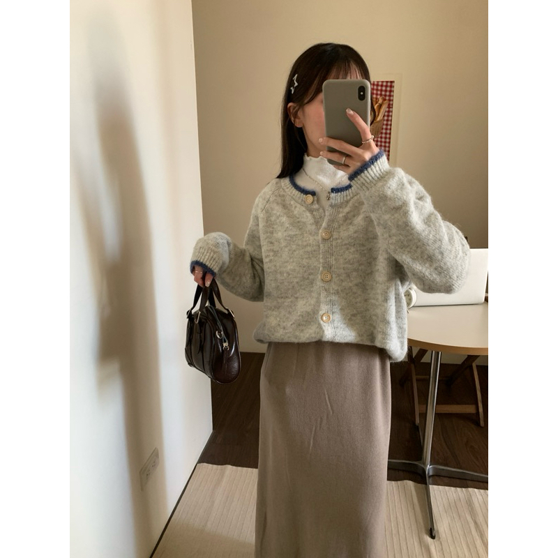 Mooyi-現貨｜撞色排釦上衣(2colors) | 蝦皮購物