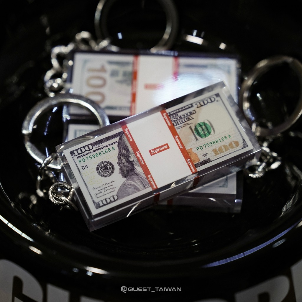 【QUEST】現貨 SUPREME 24FW Cash Paperweight Keychain 美金鑰匙圈 | 蝦皮購物