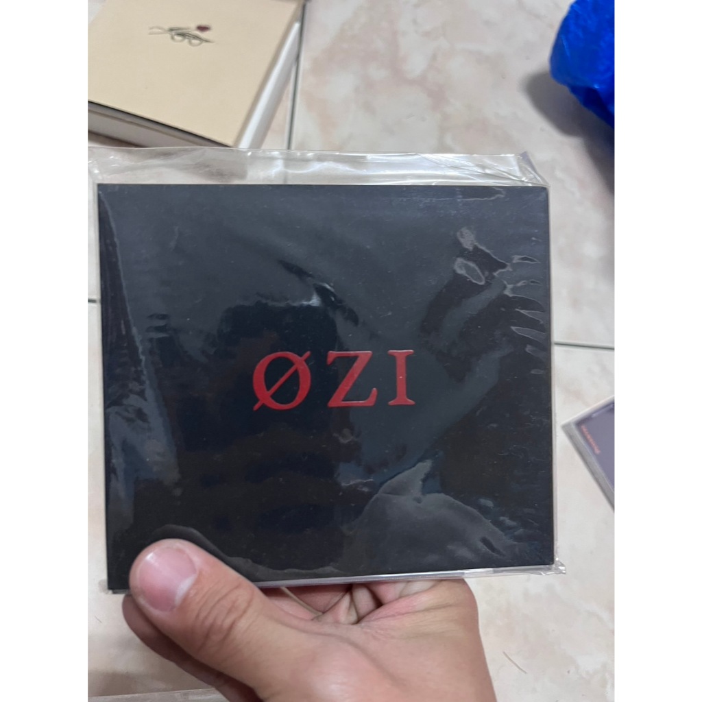 OZI 首張專輯 ØZI: The Album | 蝦皮購物