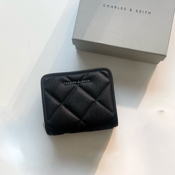 CHARLES&KEITH新加坡代購限定小CK6-10701345女菱格軟面拉鏈短款錢包專櫃代購皮夾短夾零錢包 | 蝦皮購物
