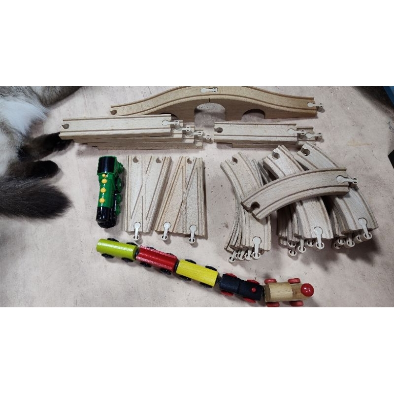 Ikea木軌道小火車 BRIO347 彎道16片，交叉2片，橋樑1組，長直道4片，短直道2片 | 蝦皮購物